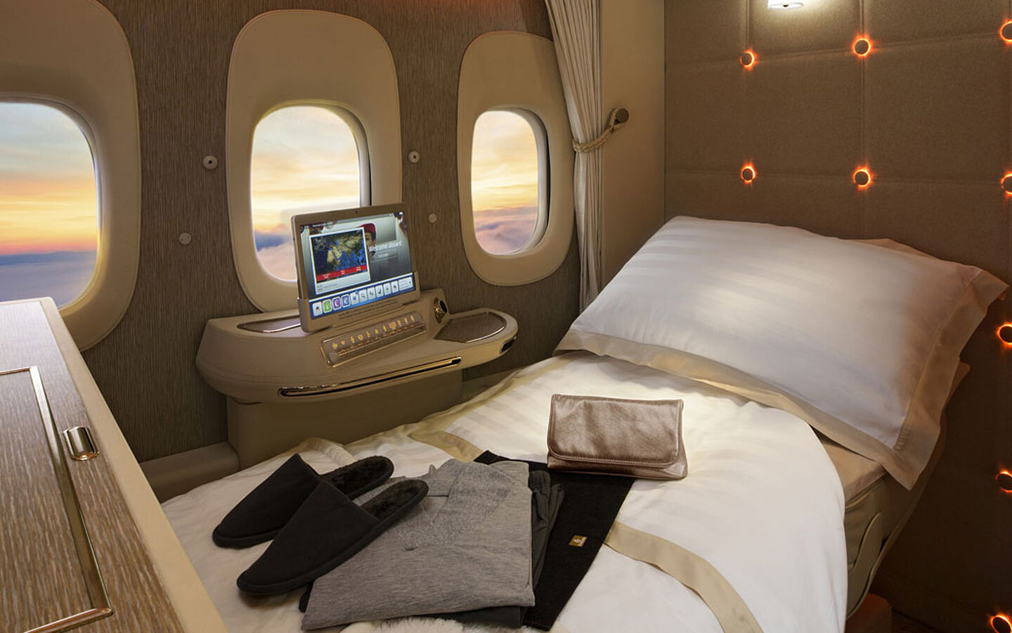 Connoisseur Circle: Emirates & Boeing 777 Game Changer - Connoisseur Circle